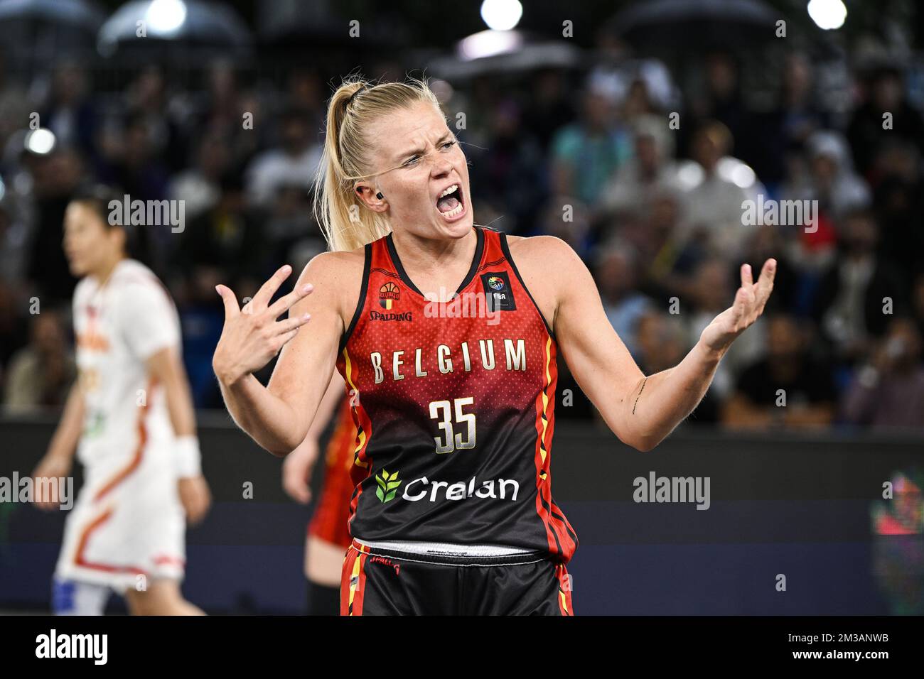 Die belgische Julie Vanloo zeigt sich während eines 3x3-Basketballspiels zwischen den belgischen ...