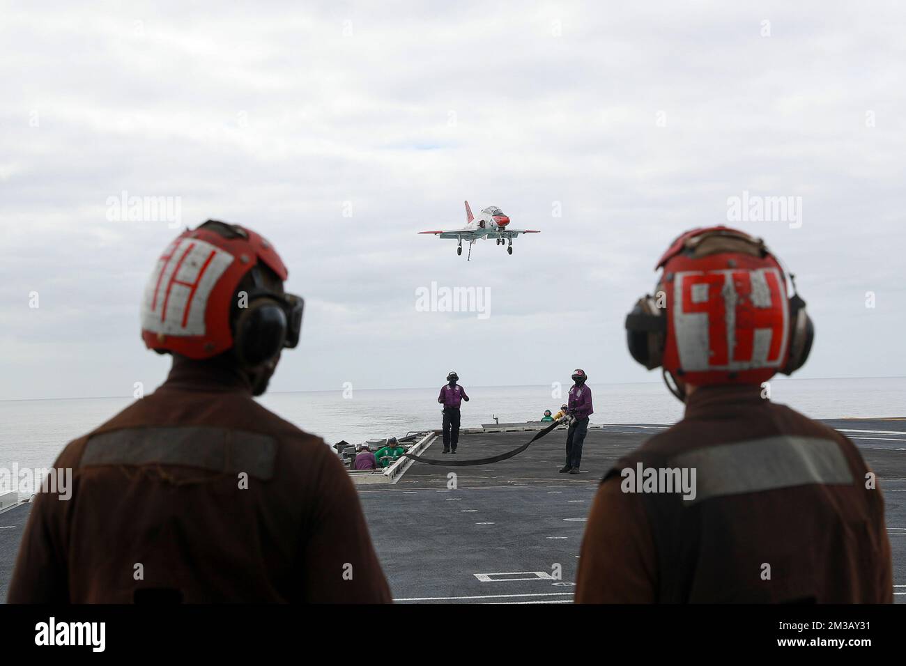 PACIFIC OCEAN (Oct. 1, 2022) Aviation Machinist’s Mate Airman Tyler ...