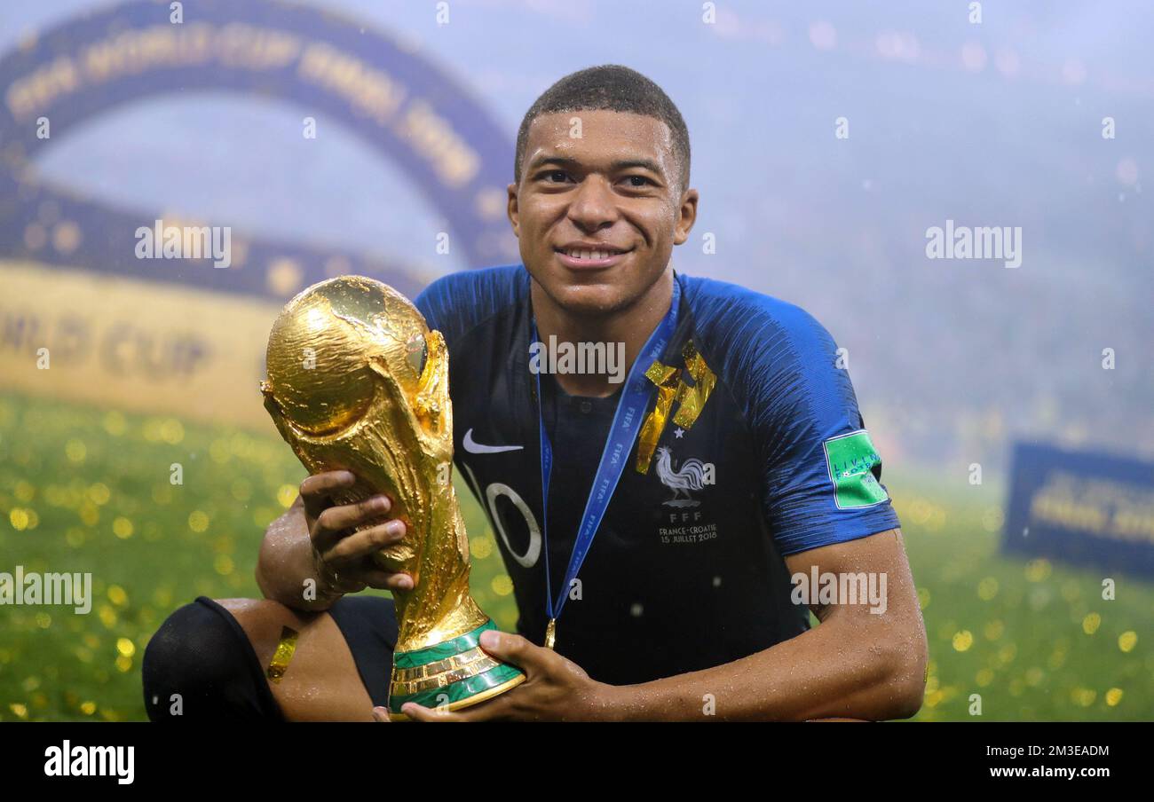 Zum FIFA Weltmeisterschaft Katar 2022 Finale zwischen Argentinien und ...