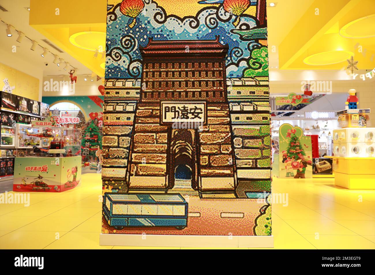 XI'AN, CHINA - 14. DEZEMBER 2022 - die vier Tore der Stadtmauer von Xi ...