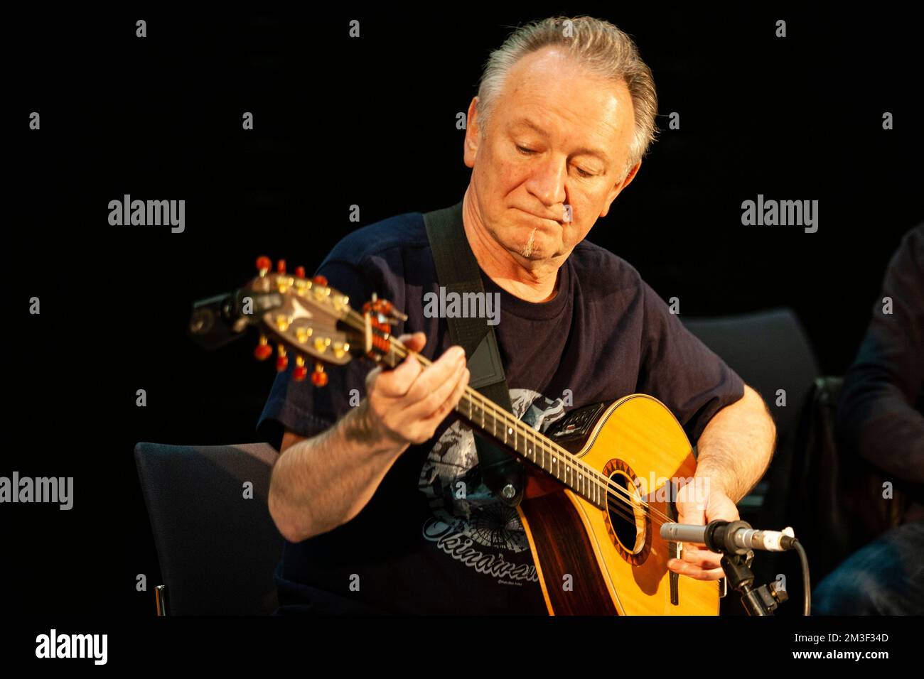 Traditionelle volksmusiker -Fotos und -Bildmaterial in hoher Auflösung ...