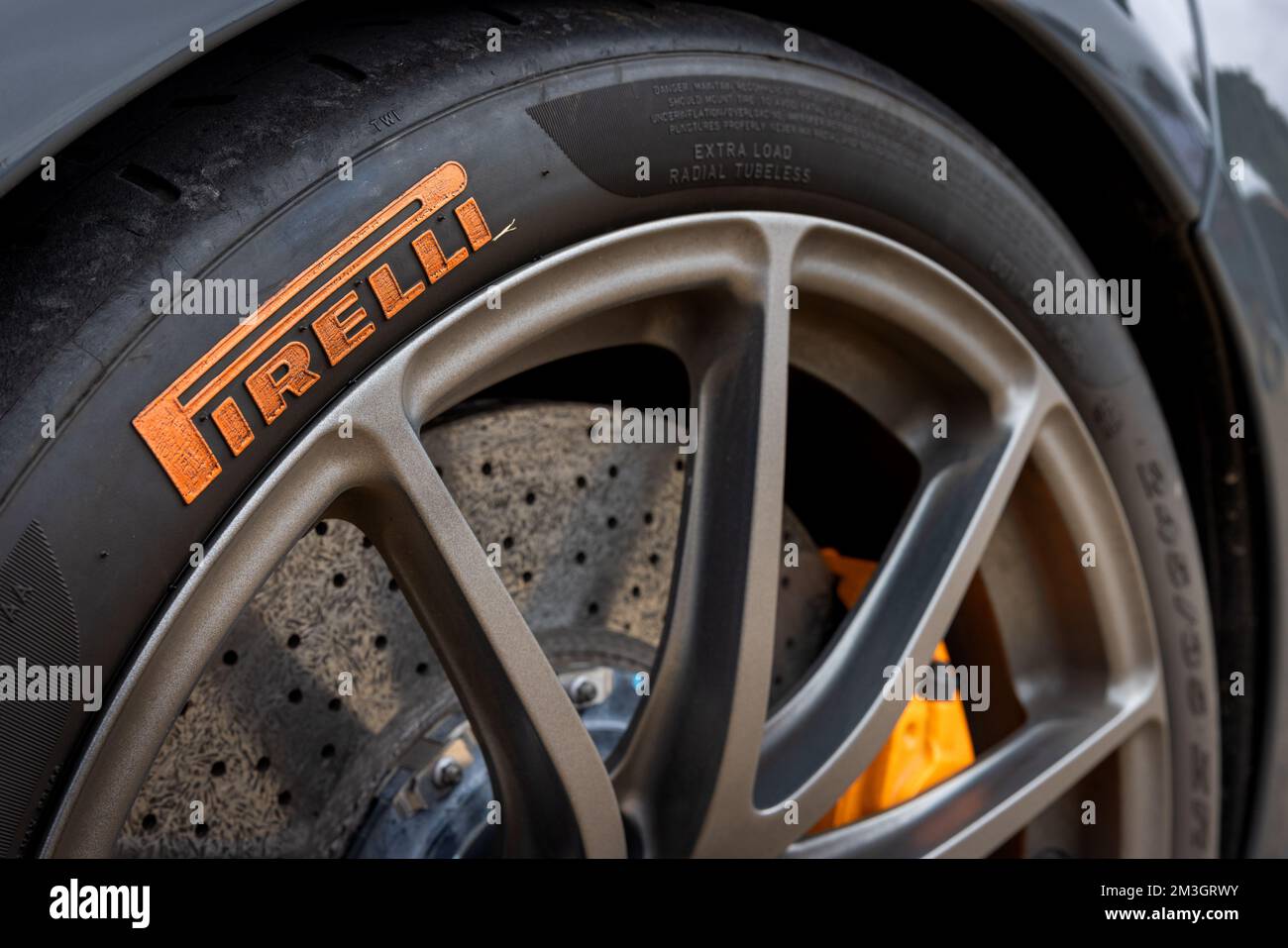 Pirelli logo -Fotos und -Bildmaterial in hoher Auflösung – Alamy