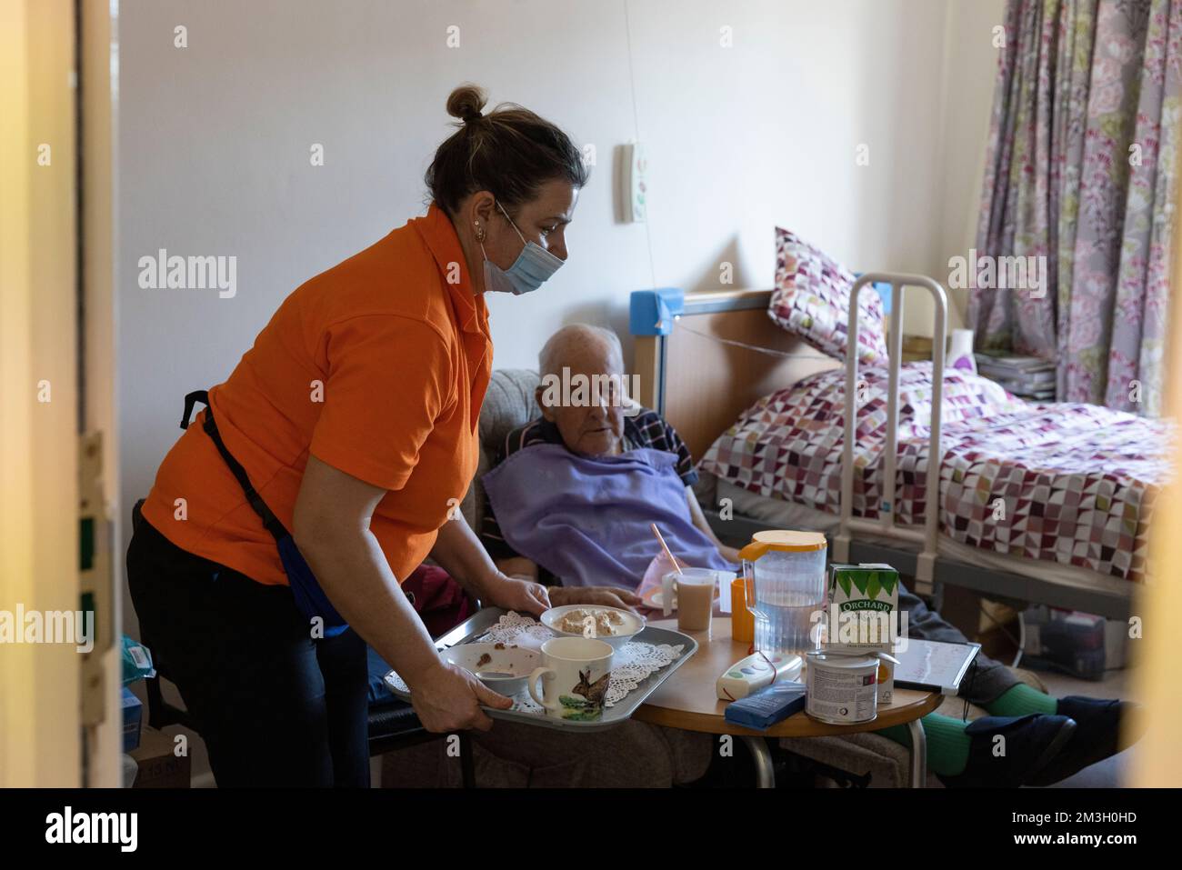 Staatlich geförderte pflege -Fotos und -Bildmaterial in hoher Auflösung ...