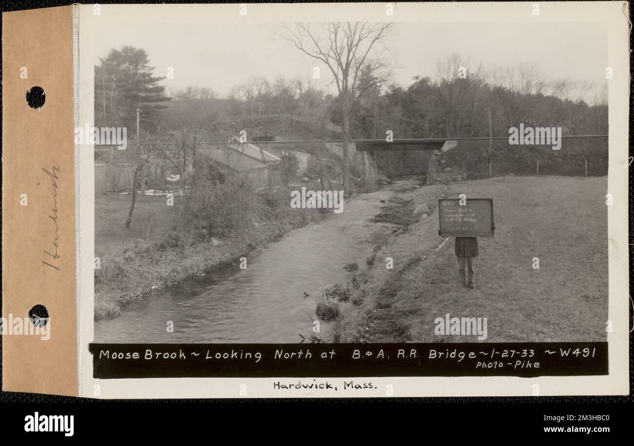 Moose Brook, Blick nach Norden auf Boston & Albany Railroad Bridge ...