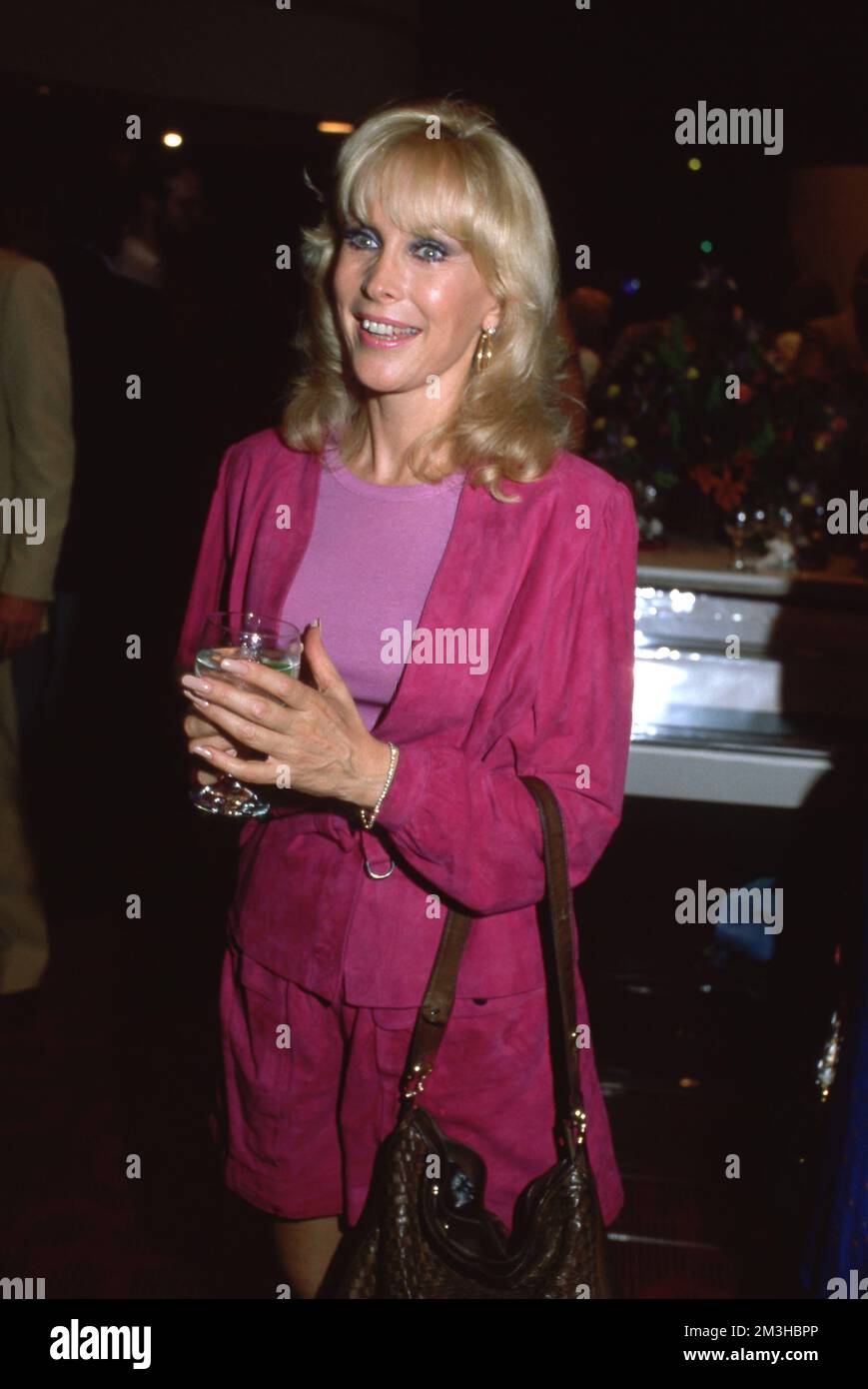 Barbara eden ralph -Fotos und -Bildmaterial in hoher Auflösung – Alamy