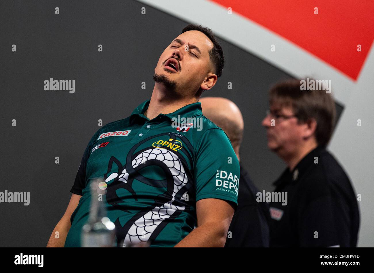 Ben Robb reagiert am ersten Tag der Cazoo Dart-Weltmeisterschaft im ...