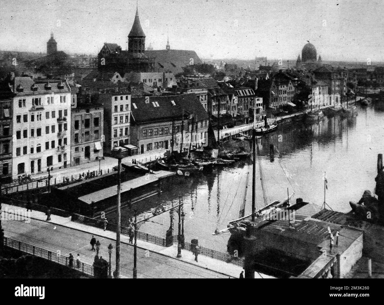Ein Foto zeigt die Kottel-Brücke in Königsberg, der damaligen ... Ein Foto zeigt die Kottel-Brücke in Königsberg, der damaligen ...