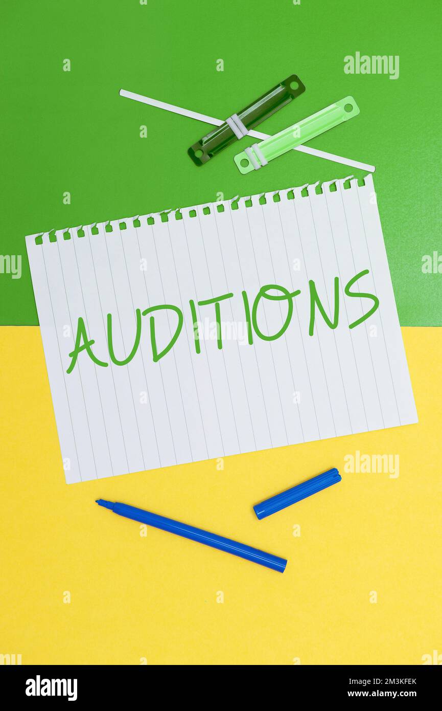 Schreiben mit Anzeige von Text Auditions. Konzeptfoto eine ... Schreiben mit Anzeige von Text Auditions. Konzeptfoto eine ...