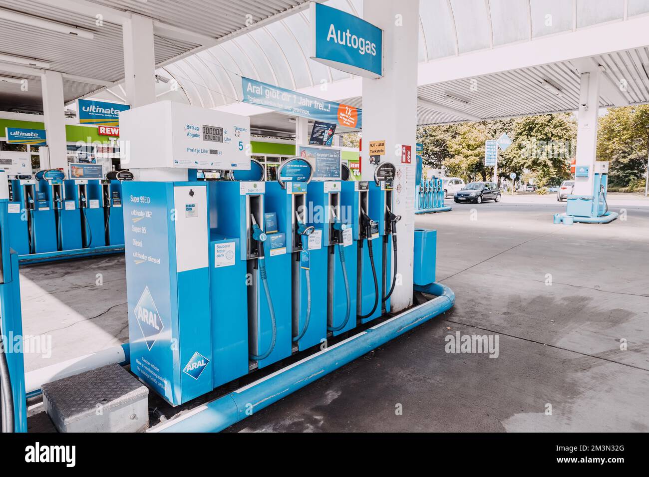 27. Juli 2022, Essen, Deutschland: Benzin und Diesel an der deutschen ...