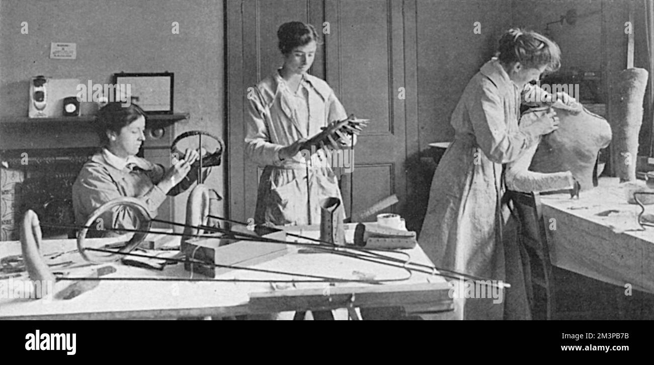 Plaster splint -Fotos und -Bildmaterial in hoher Auflösung – Alamy