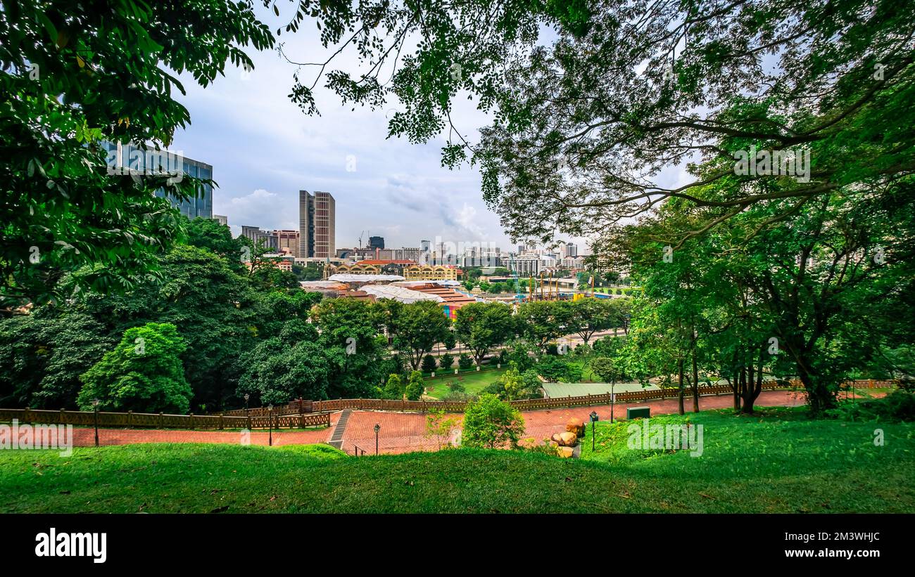 Wunderschöne Aussicht auf Clarke Quay vom Fort Canning Park. Dieser ...