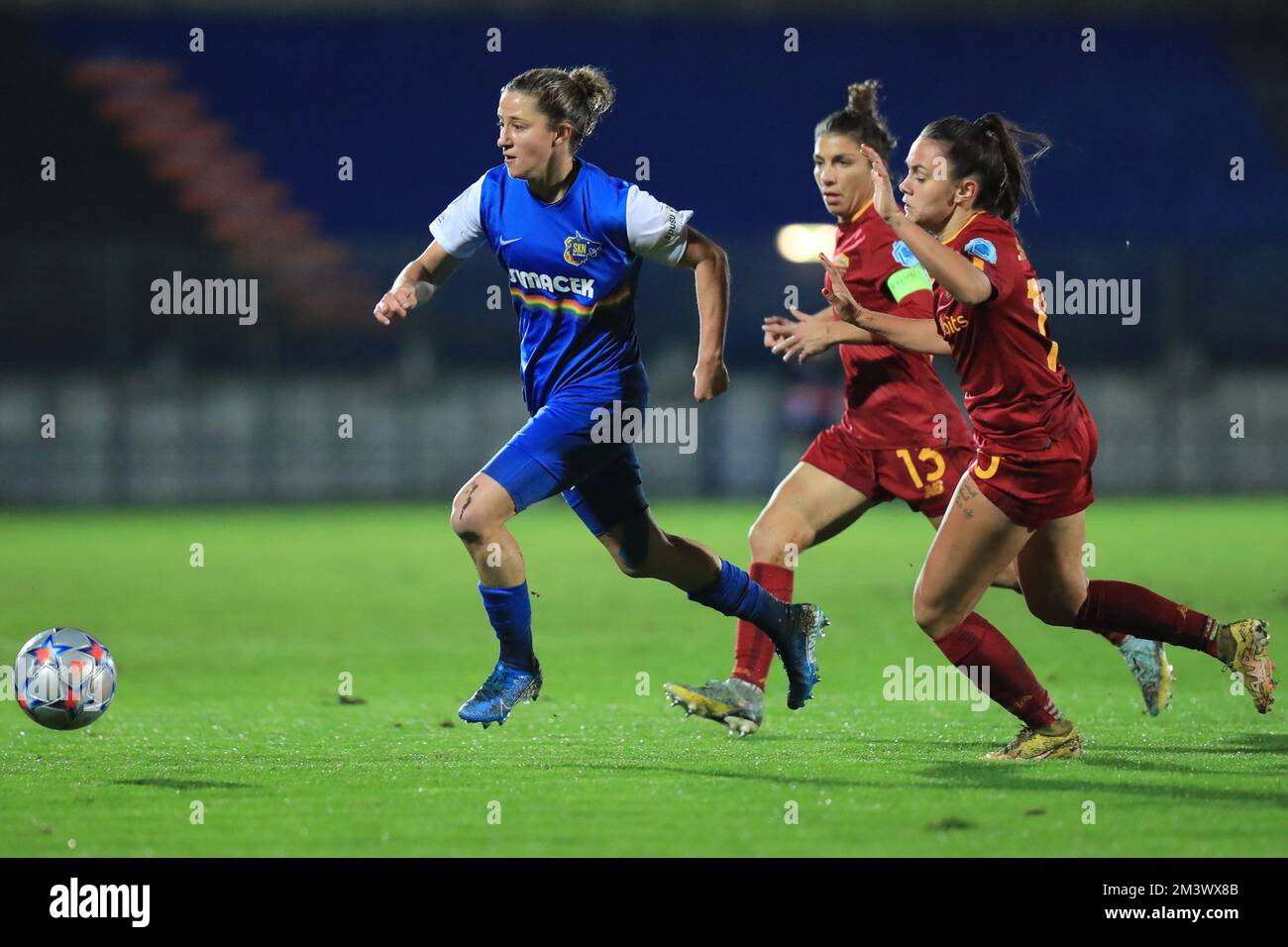 Mateja Zver (SKN St Polten) im Stadio Comunale Domenico Francioni ... Mateja Zver (SKN St Polten) im Stadio Comunale Domenico Francioni ...