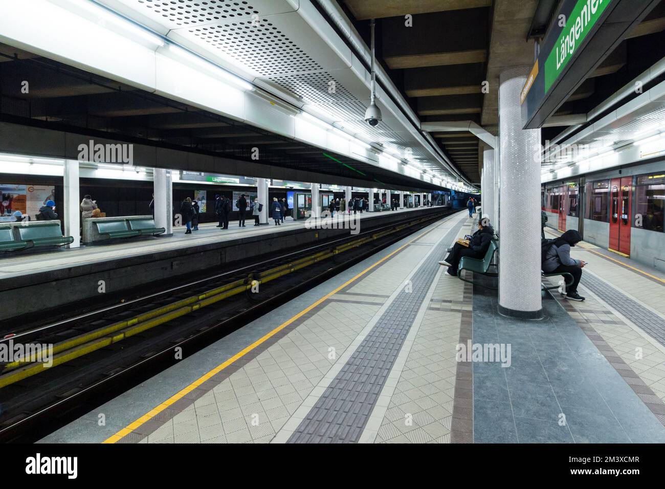 U-Bahn-Station Längenfeldgasse, U4 und U6 (U-Bahn, U-Bahn), Wien, Österreich Stockfotografie - Alamy