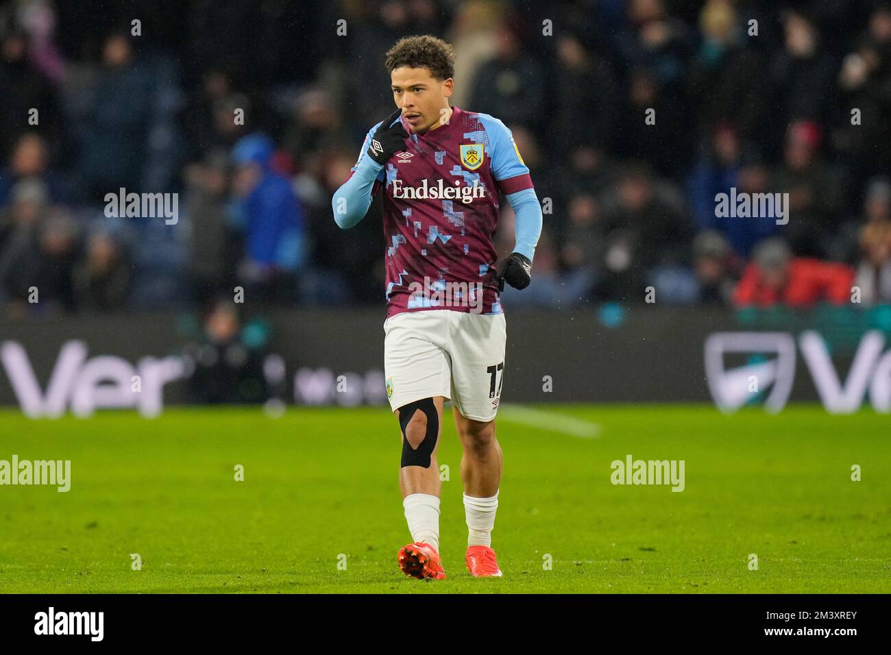 Manuel Benson #17 von Burnley feiert Torschüsse für das 1-1during-Spiel ...