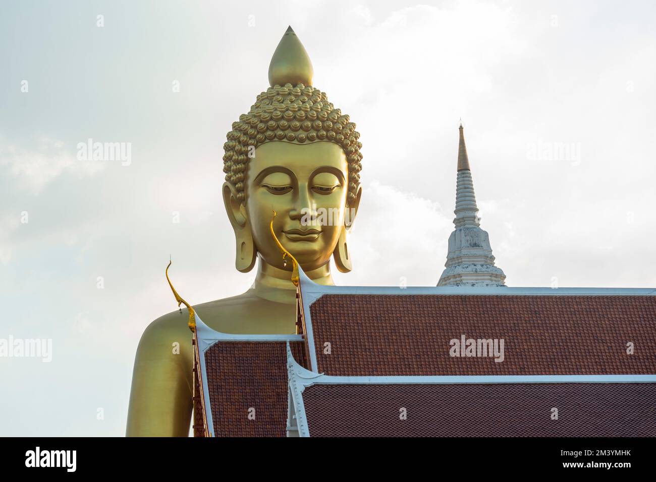Der große Budda Dhammakaya Thep Mongkol Buddha des Paknam Bhasicharoen ...