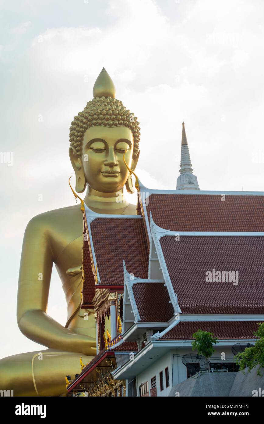 Der große Budda Dhammakaya Thep Mongkol Buddha des Paknam Bhasicharoen ...