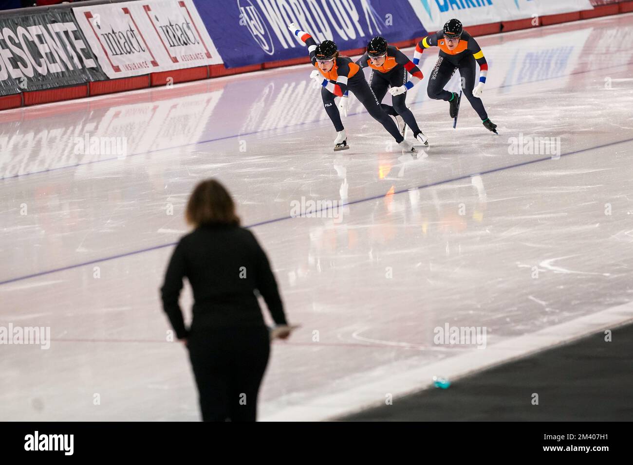 CALGARY, KANADA - DEZEMBER 17: Michelle de Jong (Niederlande), Femke ...