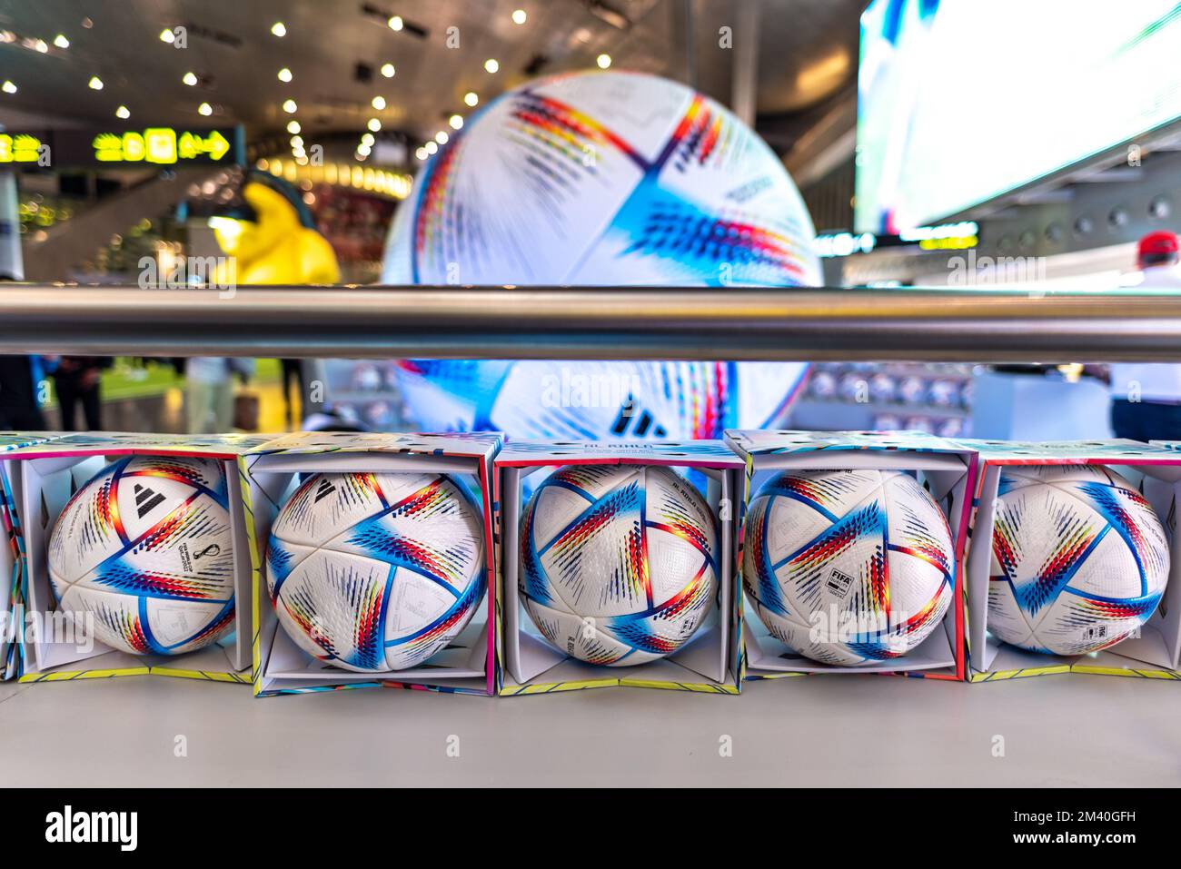 Katar 2022 logo auf dem ball -Fotos und -Bildmaterial in hoher ...