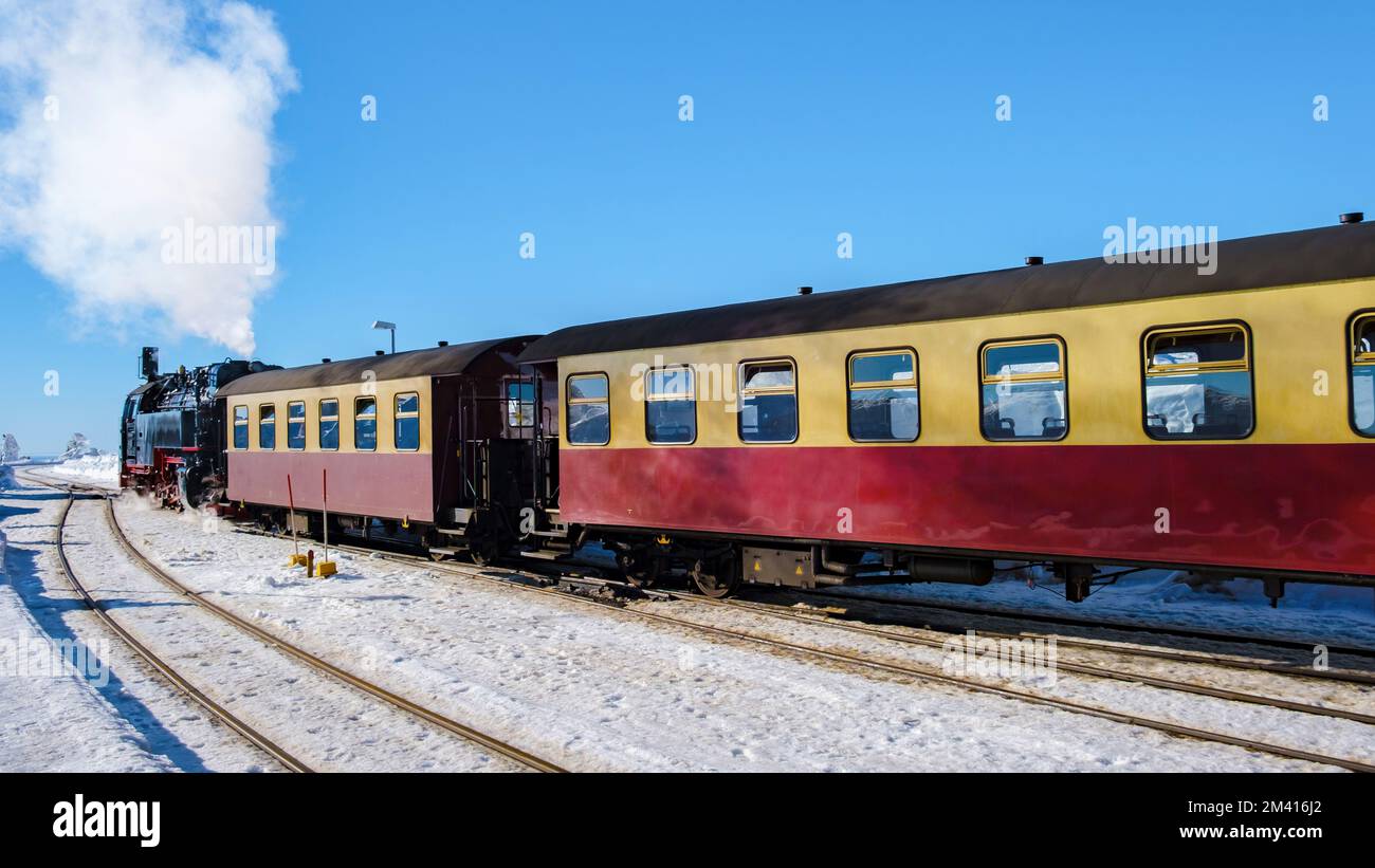 Dampfeisenbahn im Winter im Schnee im Harz Nationalpark Deutschland ...