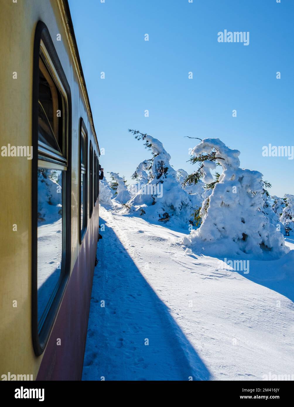 Dampfeisenbahn im Winter im Schnee im Harz-Nationalpark Deutschland ...