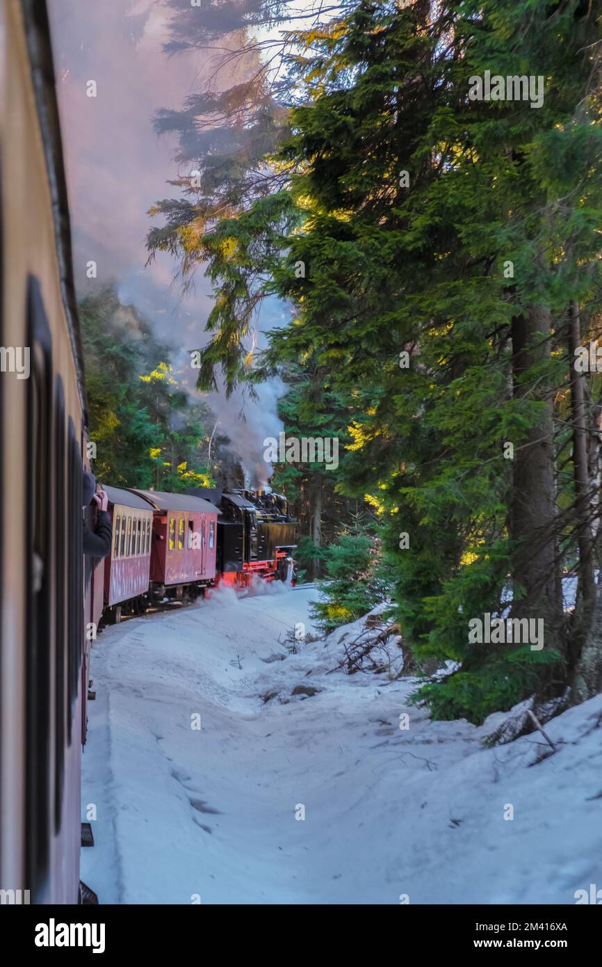 Dampfeisenbahn im Winter im Schnee im Harz-Nationalpark Deutschland ...