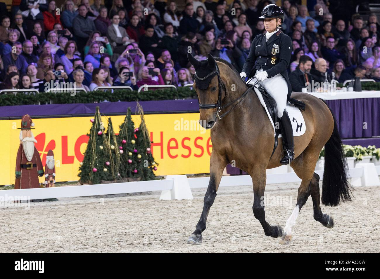 18. Dezember 2022, Hessen, Frankfurt/Main: Reitsport: Dressur/Springen ...