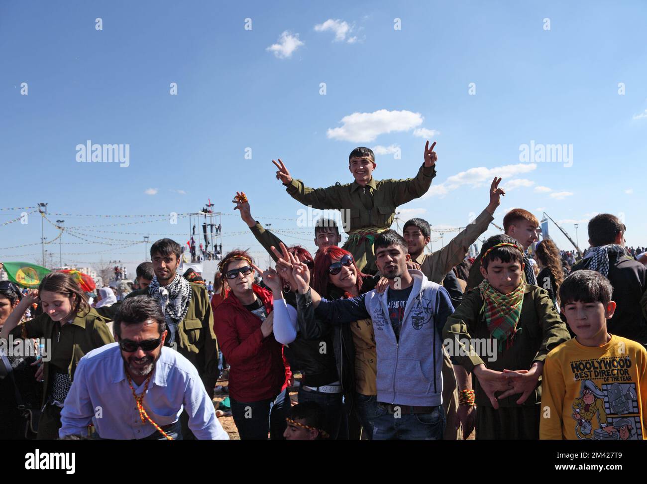 Kurden beim Newroz, dem traditionellen Neujahrsfest des Frühlings, das ...
