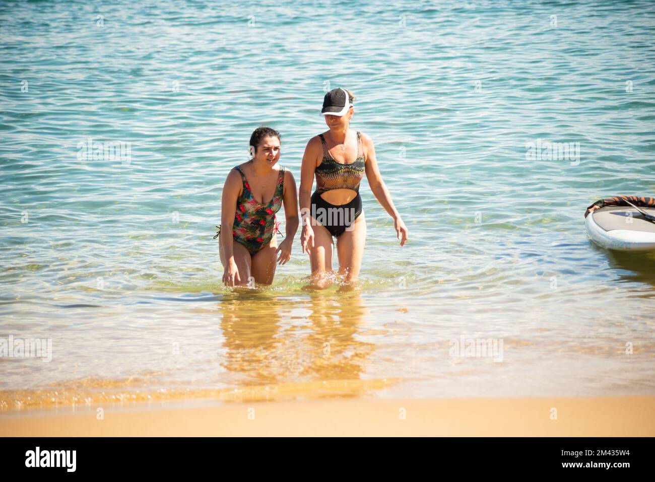 Mutter tochter spaß bad -Fotos und -Bildmaterial in hoher Auflösung – Alamy