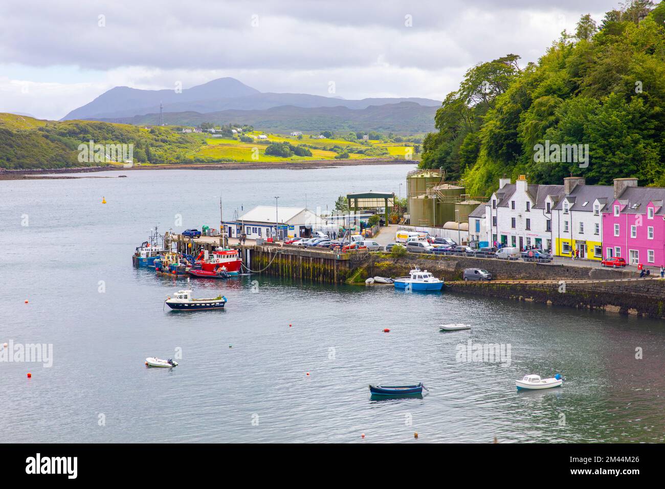 Portree Isle of Skye helle Gebäude rund um den Hafen von Portree, Isle ...
