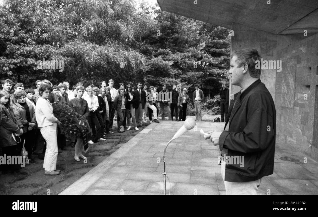 Die traditionelle Hommage an die toten Russen, Soldaten und Opfer der ...