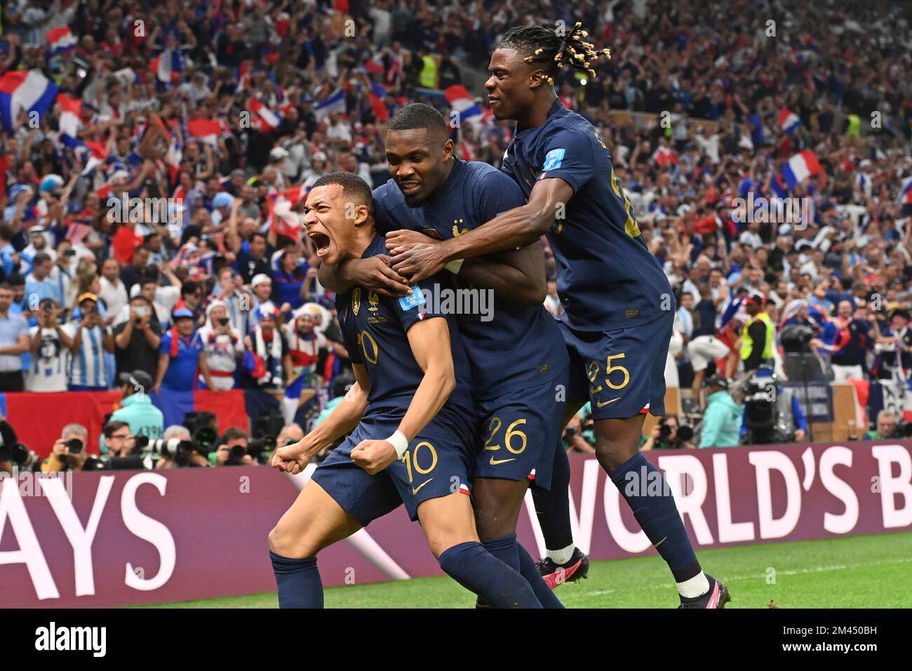 Lusail, Katar, 18/12/2022, Goaljubel Kylian MBAPPE (FRA) nach Goal to 2-2 mit Marcus THURAM (FRA ...
