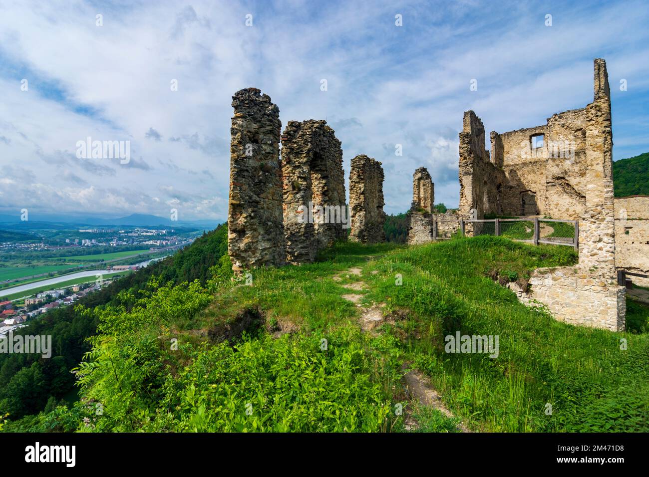 Povazska Bystrica (Waagbistritz): Burg Povazsky hrad (Waagburg), Fluss Vah (Waag) in , Slowakei ...