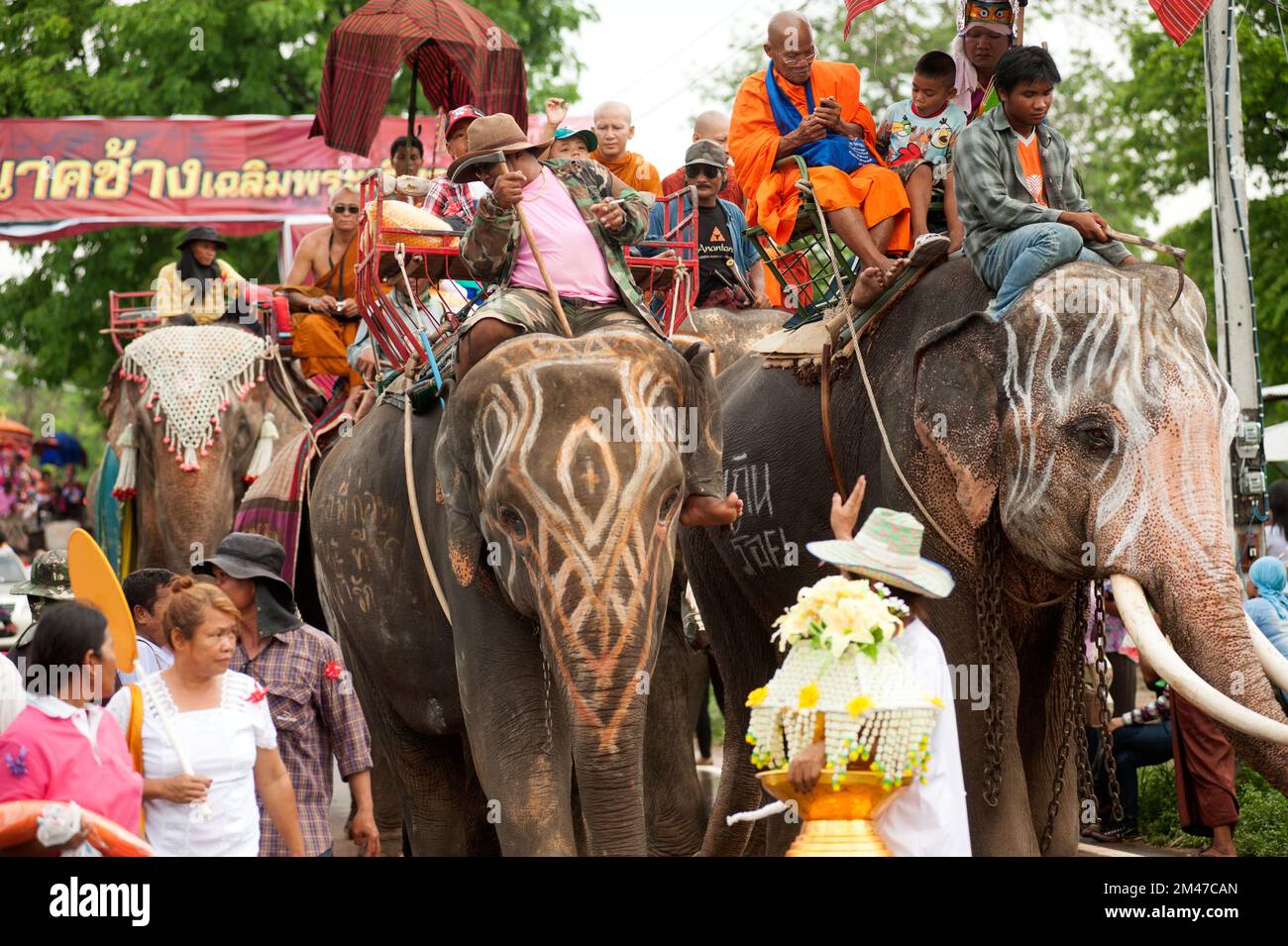Die Ordinationsparade auf dem Elefanten Back Festival ist, wenn ...