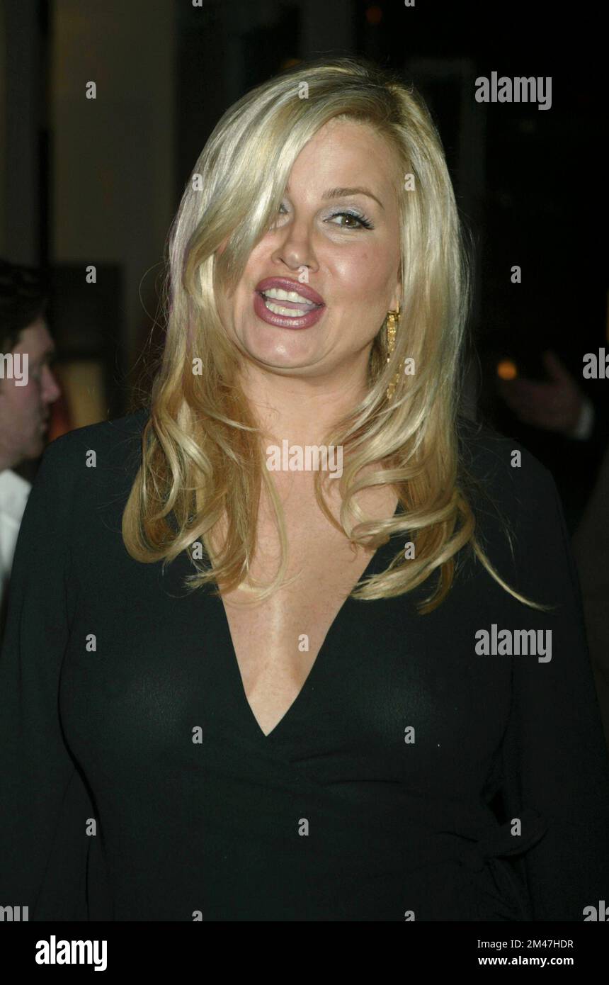 Jennifer Coolidge nimmt am 30. Juni 2003 am Christie's Rockefeller ...