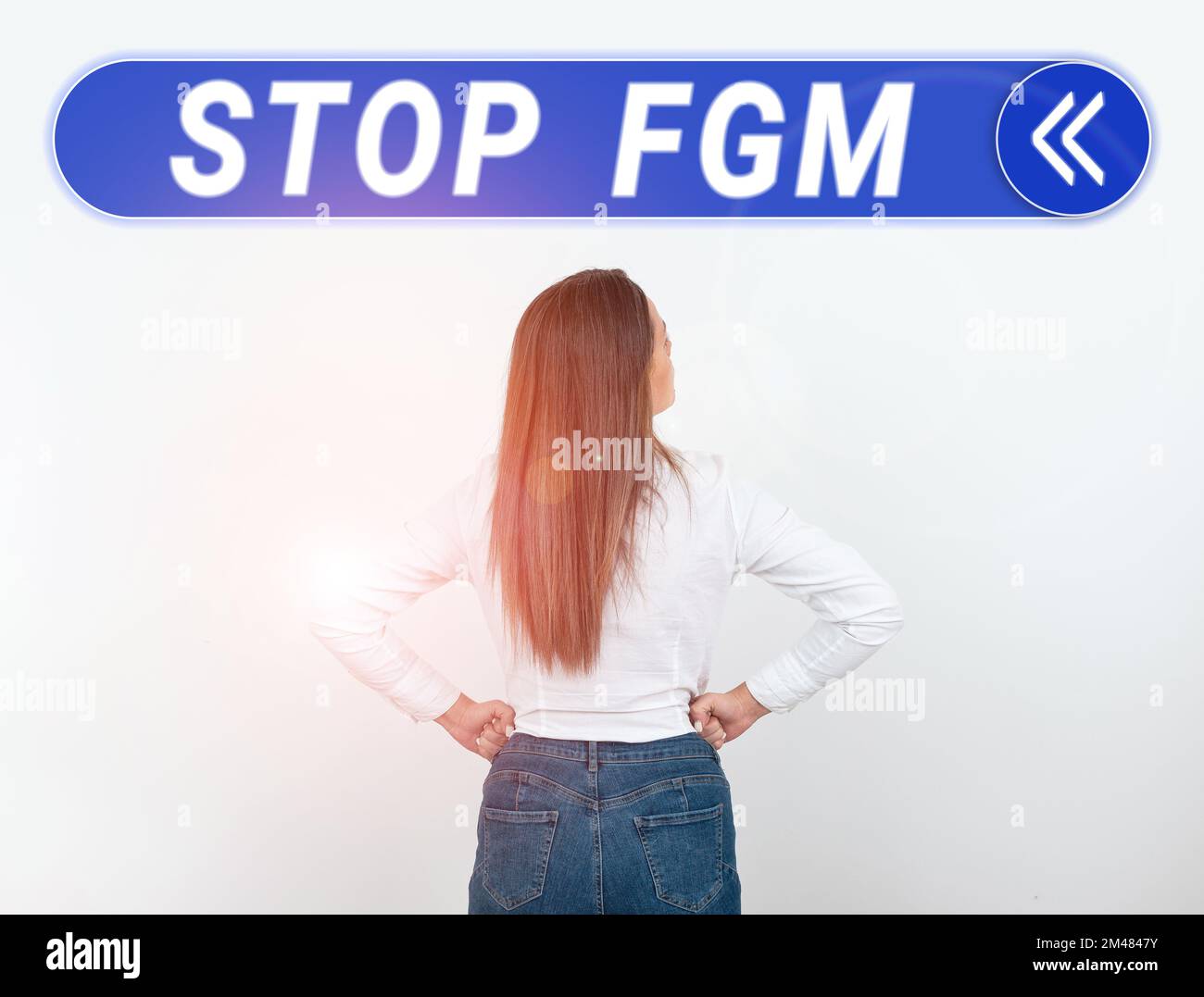Schild mit Anzeige von „FGM stoppen“. Die Geschäftsidee hat dem ... Schild mit Anzeige von „FGM stoppen“. Die Geschäftsidee hat dem ...