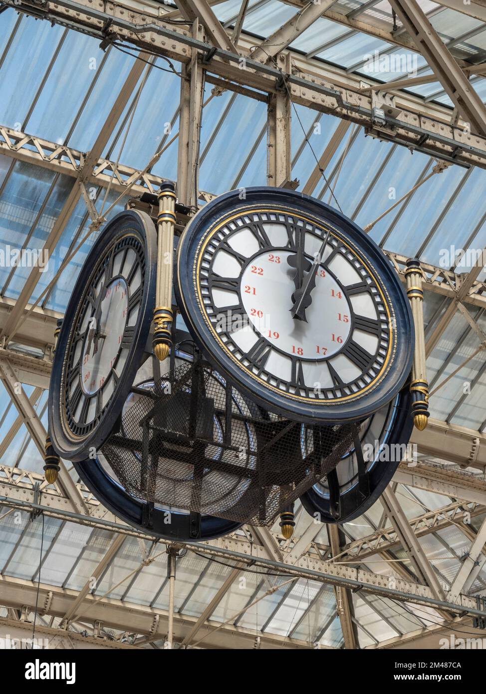 Waterloo station treffpunkt -Fotos und -Bildmaterial in hoher Auflösung ...