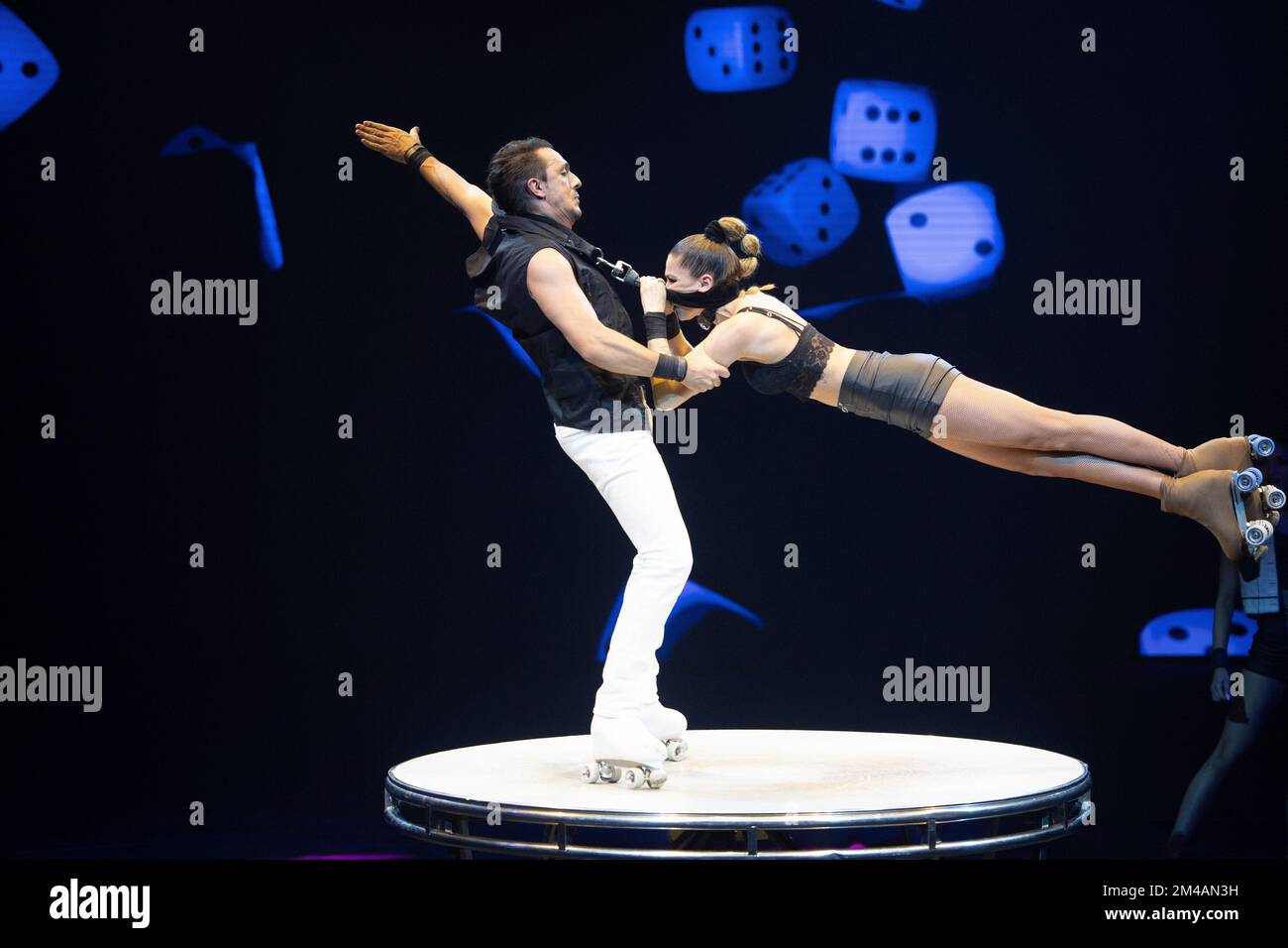 SCHLITTSCHUHLAUFEN NISTOROV, Rollschuhlaufen, der Zirkus Flic Flac tritt vom 16. Dezember 2022 ...