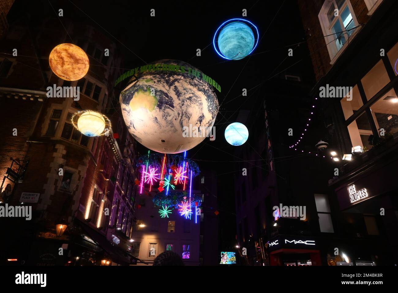 Silber schimmer scheiben -Fotos und -Bildmaterial in hoher Auflösung ...