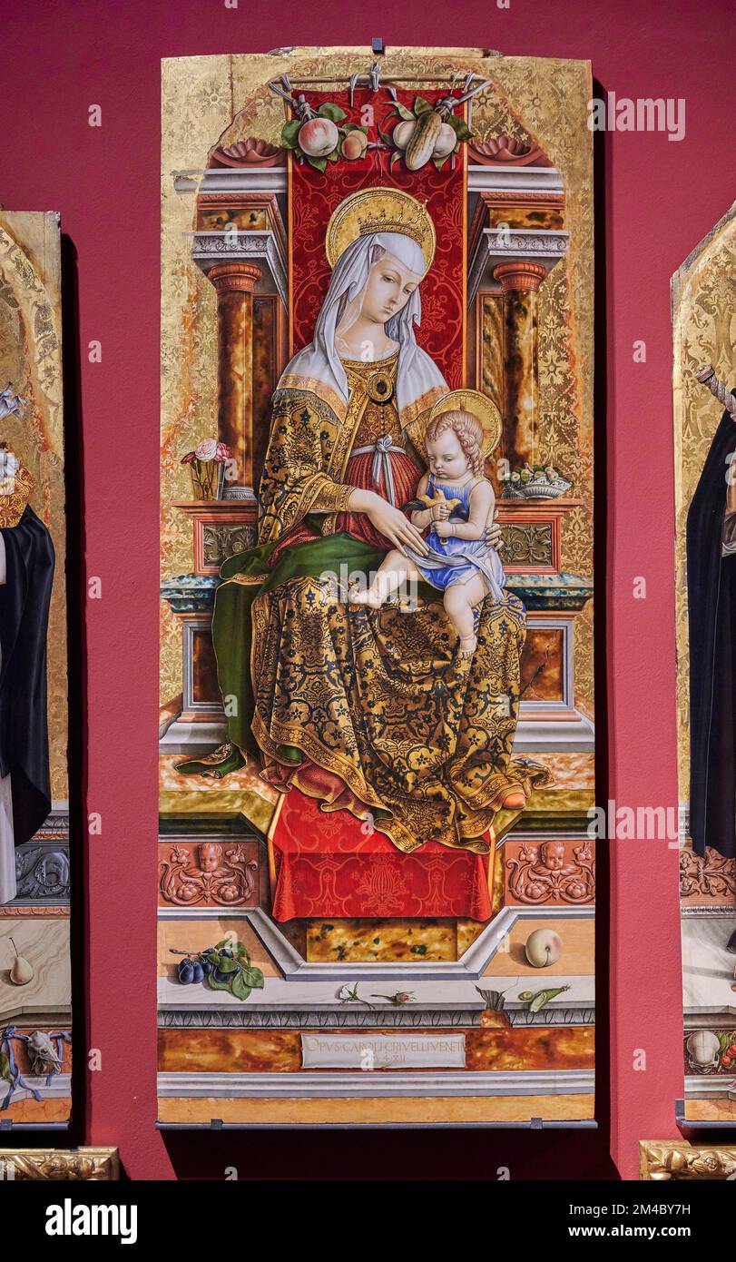 Madonna col Bambino in trono, particolare da ‚Madonna col Bambino e santi‘ ( Trittico di San ...