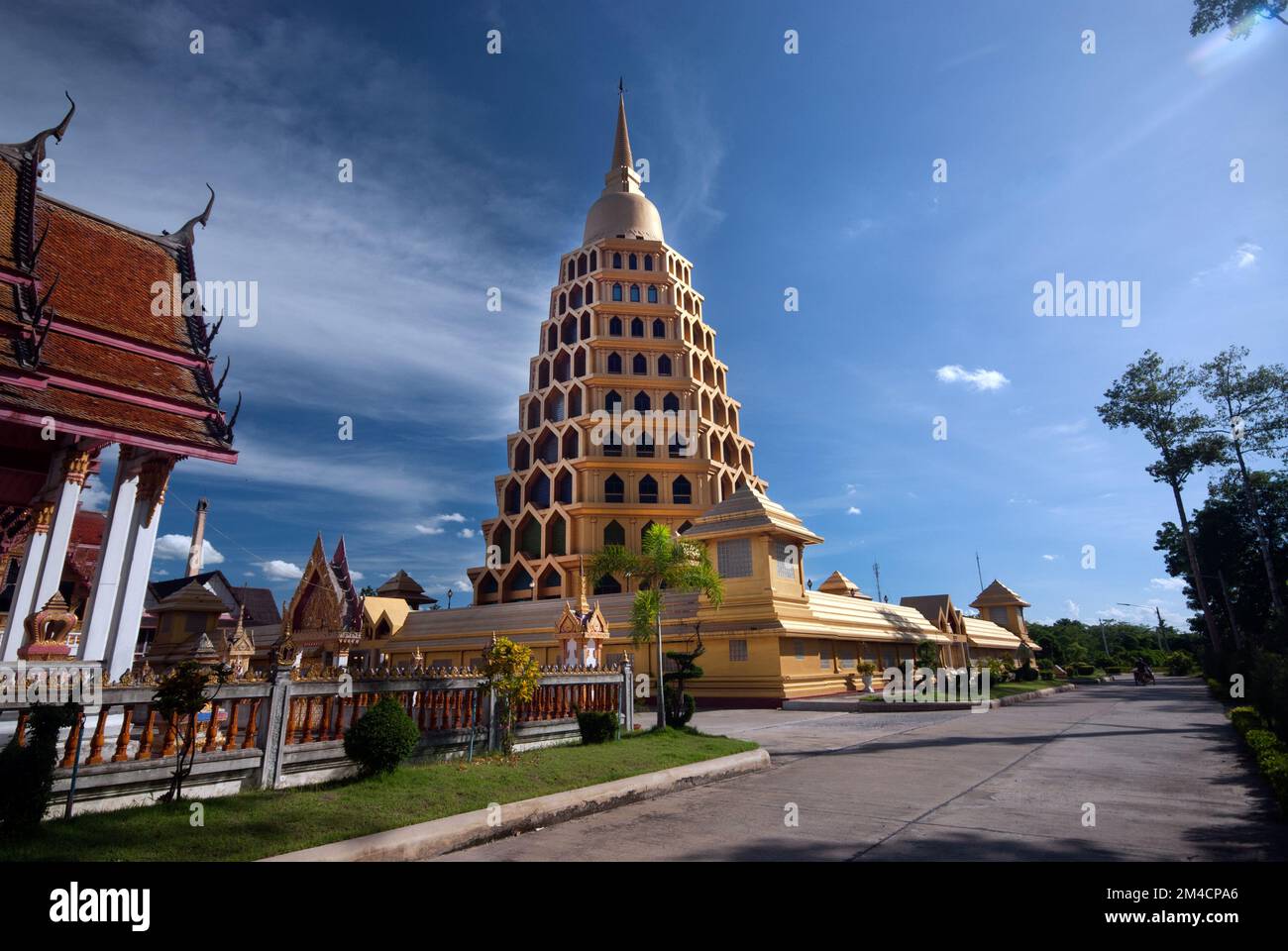 Wat pho thong -Fotos und -Bildmaterial in hoher Auflösung – Alamy