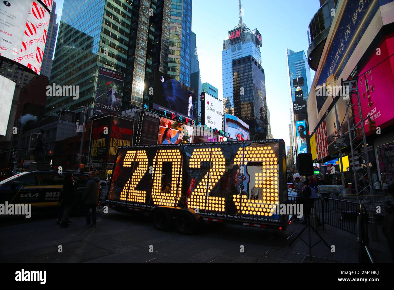 Silvester-Zahlen 2023 erscheinen am 20. Dezember 2022 am Times Square ...