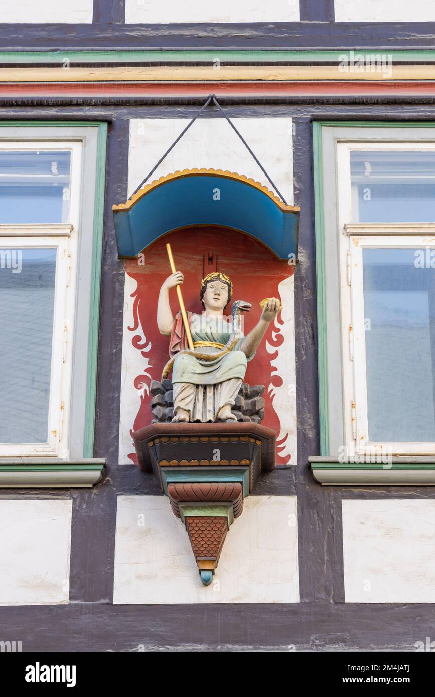 Goslar, Deutschland - 12. September 2022: Farbenfrohe Skulptur mit ...