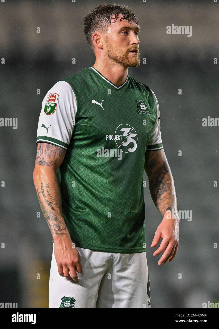 Plymouth Argyle Verteidiger Dan Scarr (6) während des Papa John's ...