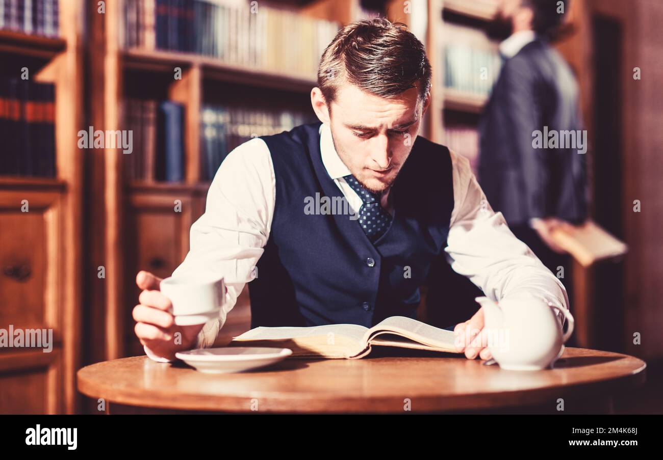 Gebildete elite -Fotos und -Bildmaterial in hoher Auflösung – Alamy