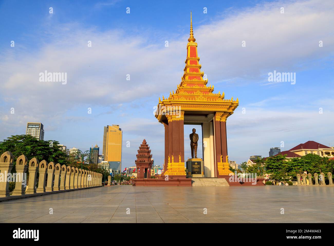 Phnom Penh, Kambodscha - 29. November 2022: Unabhängigkeitsdenkmal und ...