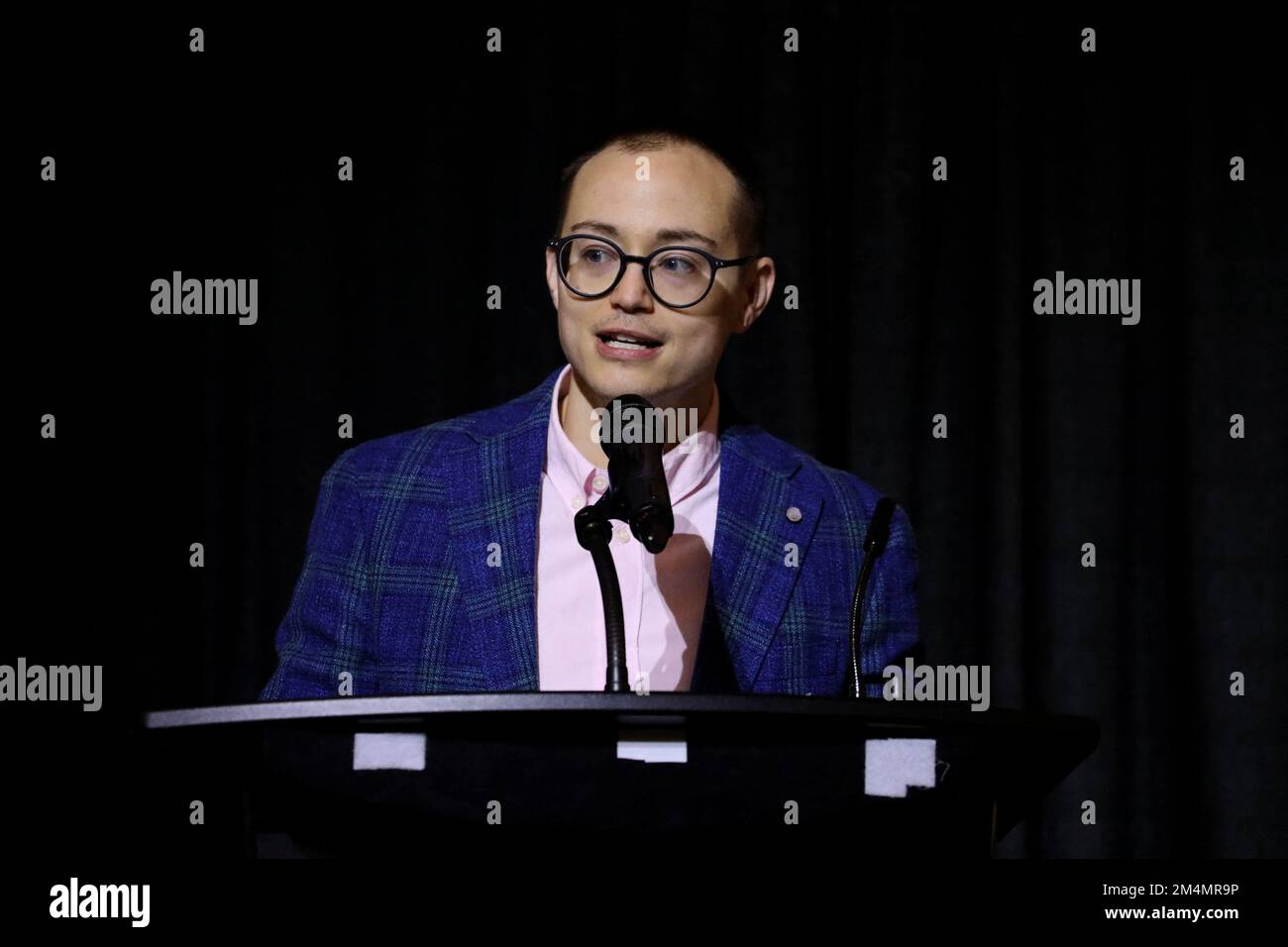 Kinnon MacKinnon, ein Transgender-Mann und Assistenzprofessor an der ...