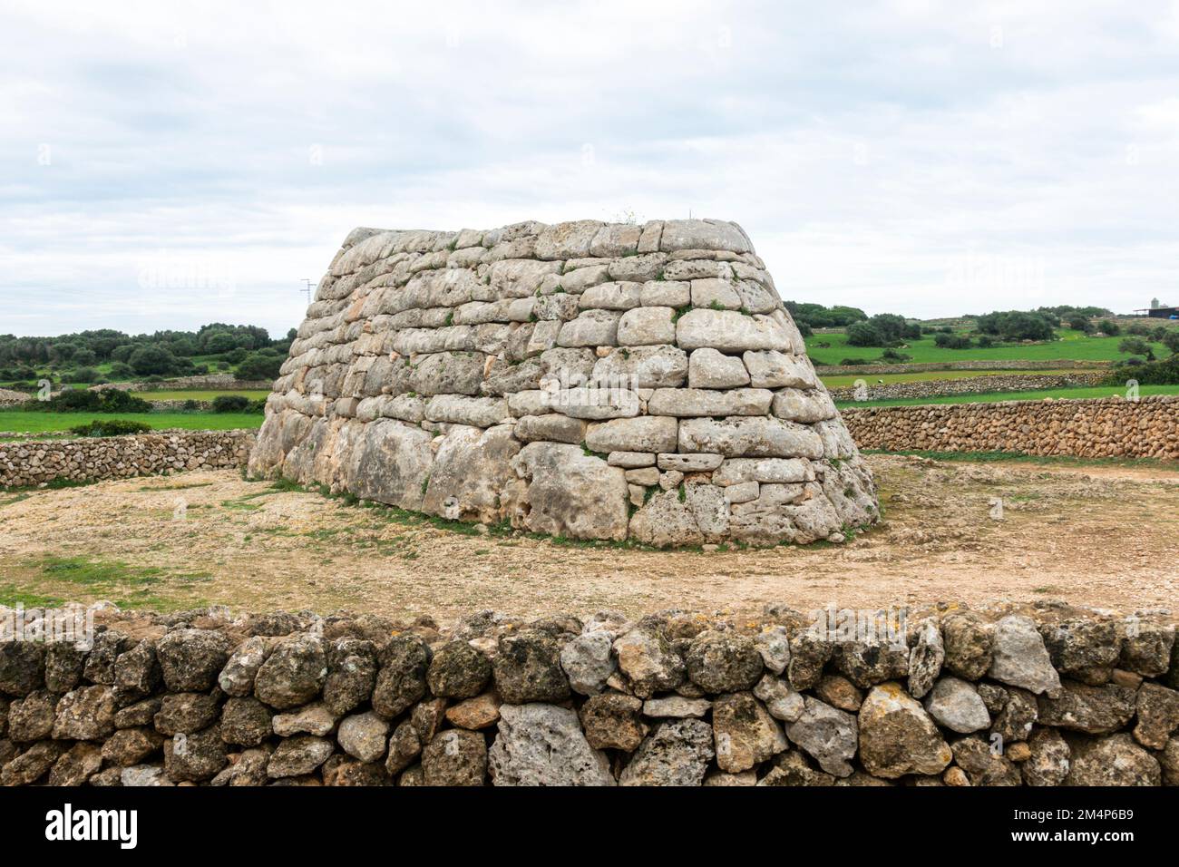Naveta d'Es Tudons, oder Naveta von Es Tudons, prähistorisches ...