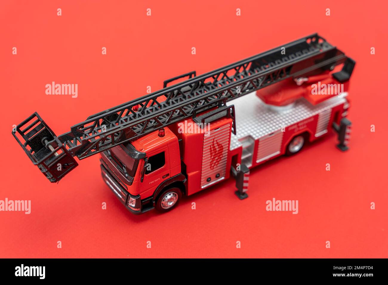 Rotes einsatzfahrzeug -Fotos und -Bildmaterial in hoher Auflösung – Alamy