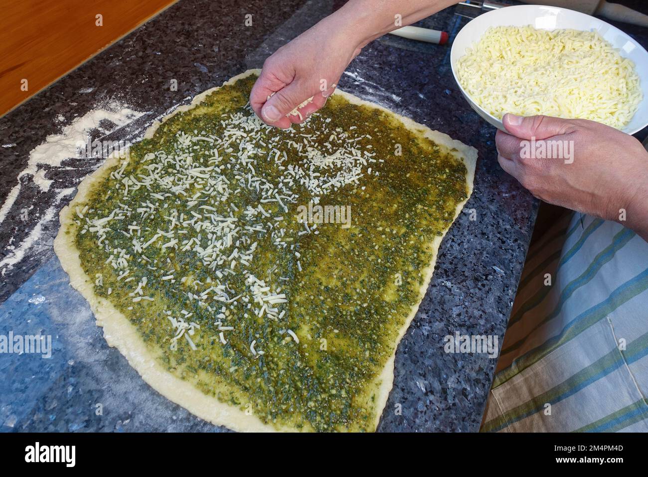 Schwäbische Küche, Zubereitung herzhafter Schneckenpasta, salzig ...