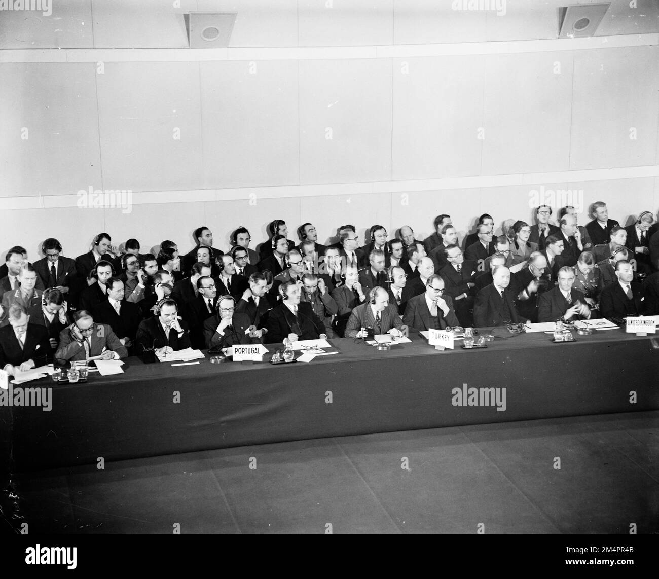 Sitzung des NATO-Rates (Rede von De Gasperi, Rede von Schuman und Felix ...